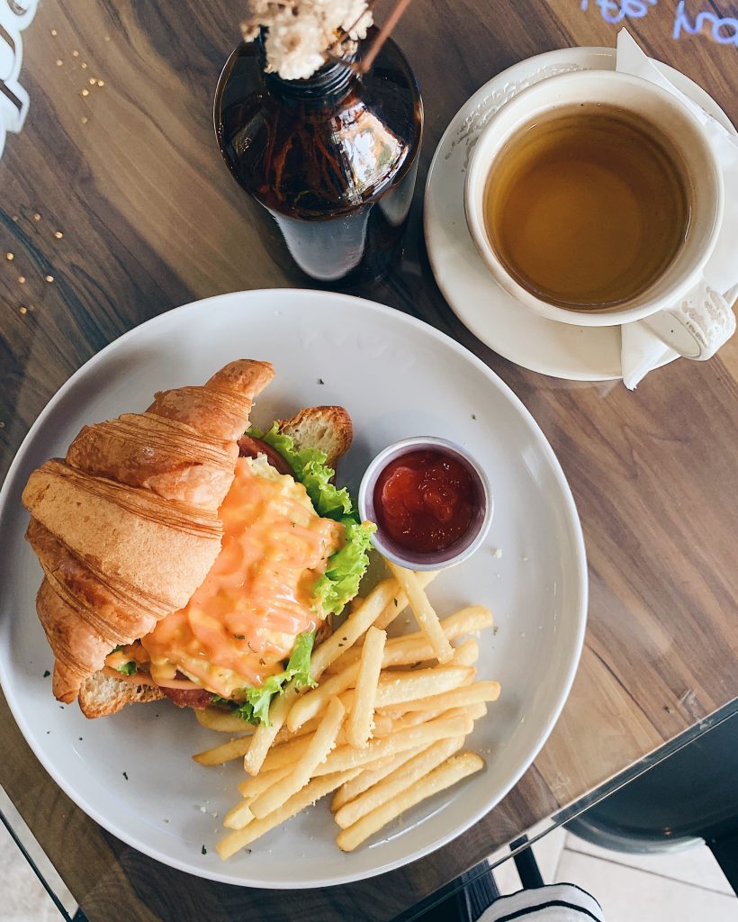 Work From Cafe di Phos Coffee & Eatery Alam Sutera, Tangerang